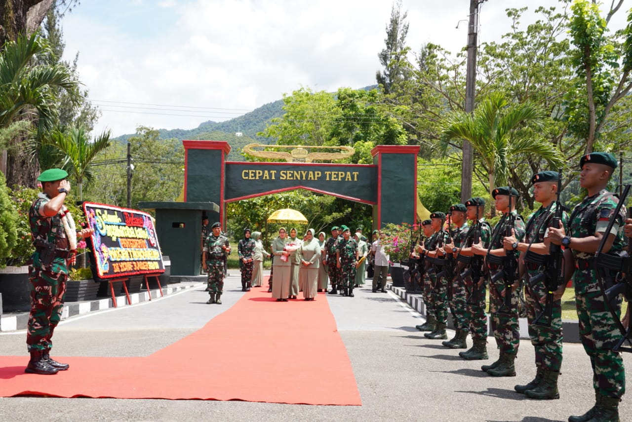 Pangdam IM dan Ketua Persit KCK PD IM Kunker ke Yonif Raider 112/DJ dan Kodim 0101/KBA