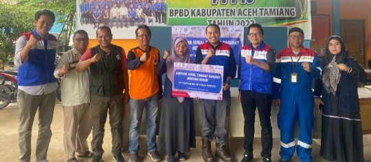 PT Pertamina Field Rantau Serahkan Bantuan Kepada Korban Bencana Banjir ...