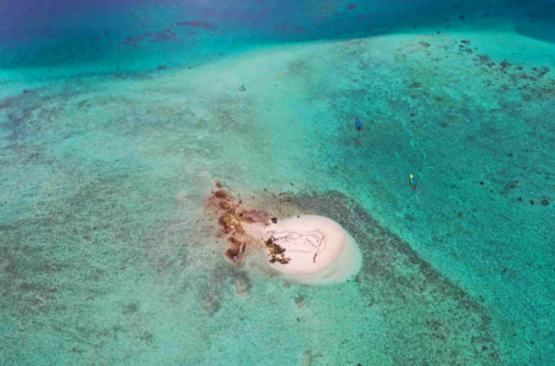 Keindahan Malelo, Pulau yang Hanya Hamparan Pasir Putih di Tengah Laut