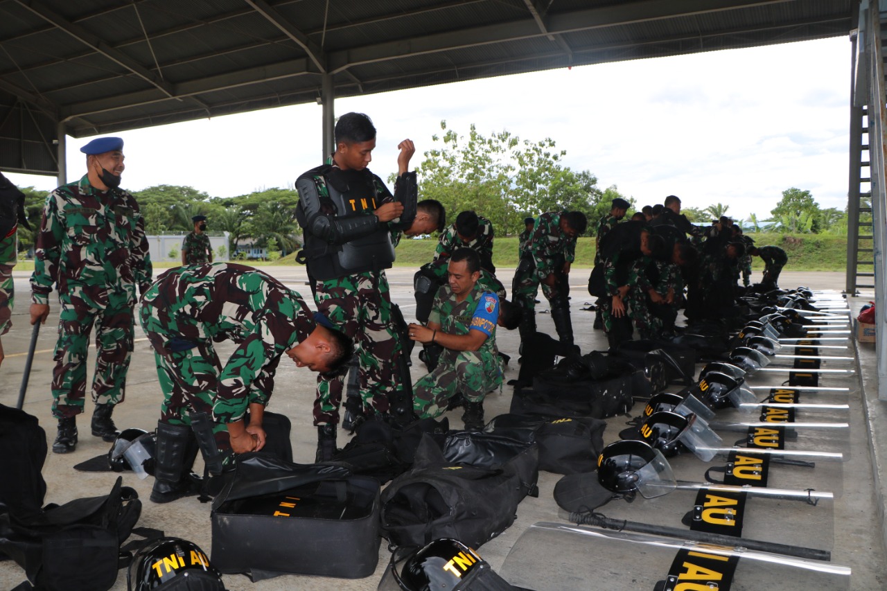 Latihan Taktik Teknik dan Formasi Kerjasama Pasukan Huru-hara Lanud SIM