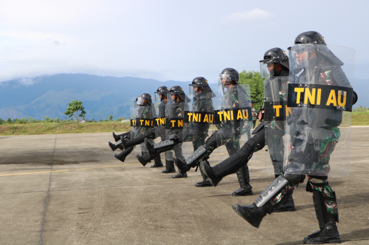 Latihan Taktik Teknik dan Formasi Kerjasama Pasukan Huru-hara Lanud SIM